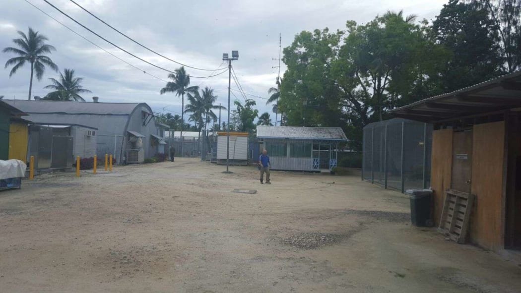 Police forcibly deport Manus Island asylum seekers | RNZ News
