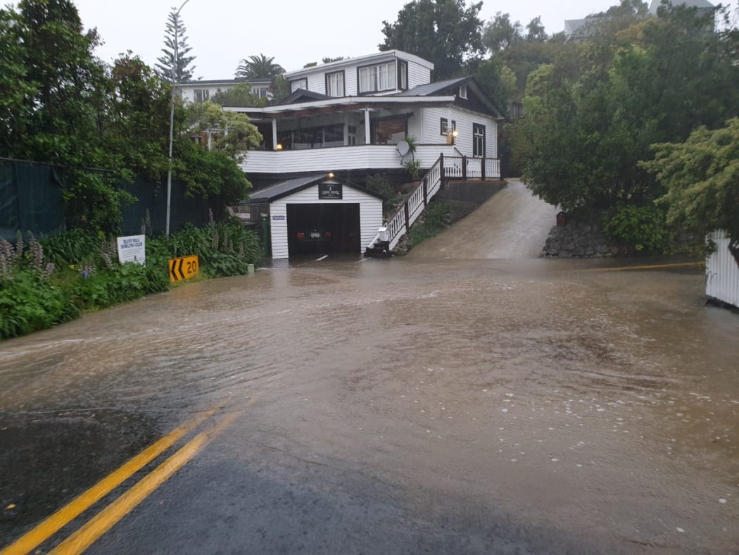 Flooding in Napier as heavy rain sweeps across North Island | RNZ News