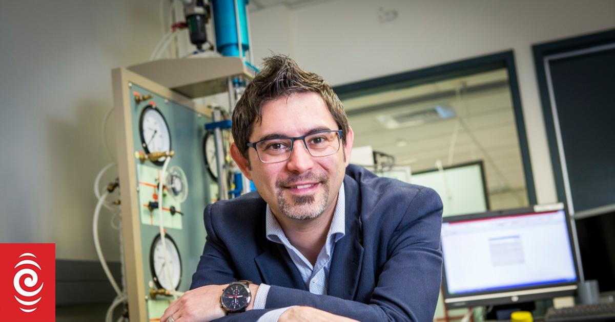 Engineer hopes to quake-proof buildings with old tyres | RNZ News