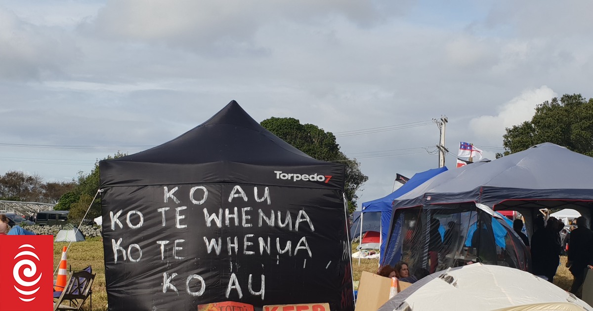 Ihumātao protests: 'We need to be here to show solidarity' | RNZ News