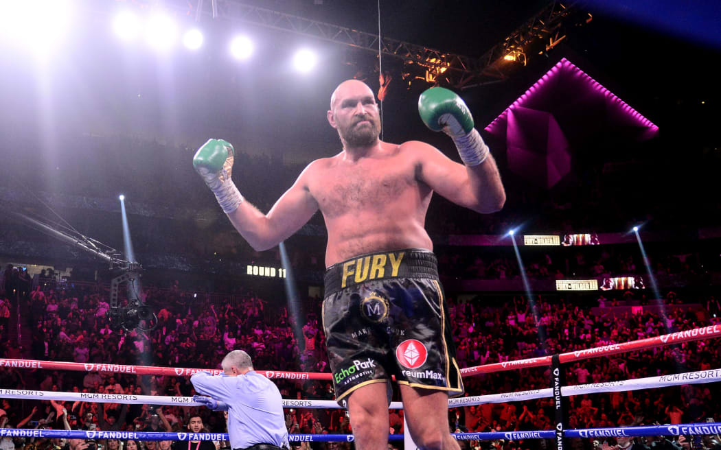 Tyson Fury retains titles with knockout win | RNZ News
