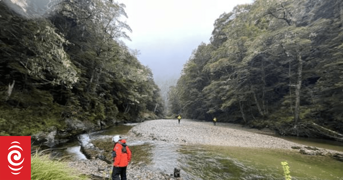 Three rescued after overnight rafting ordeal in Southland | RNZ News