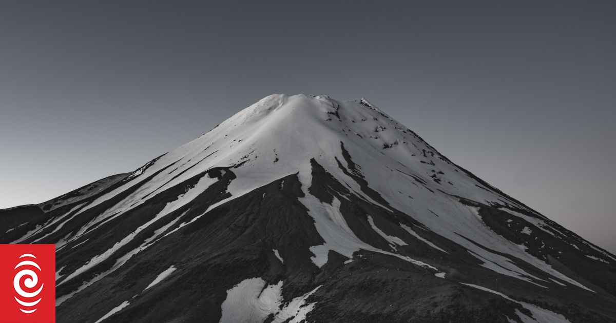 Mt Taranaki rescue: Lightly clad climber's legs 'shredded' in 'spur-of ...