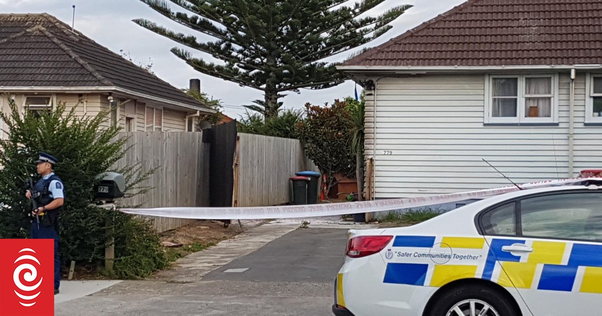 Police responding to reports of gunshots in Sandringham | RNZ News