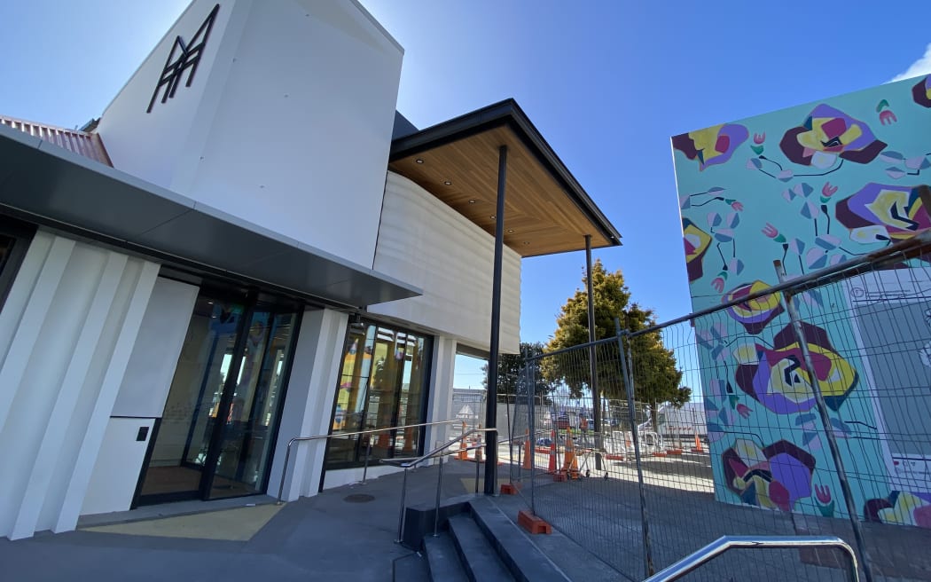 Small, precious and shiny new: Kāpiti Coast regional gallery opens | RNZ