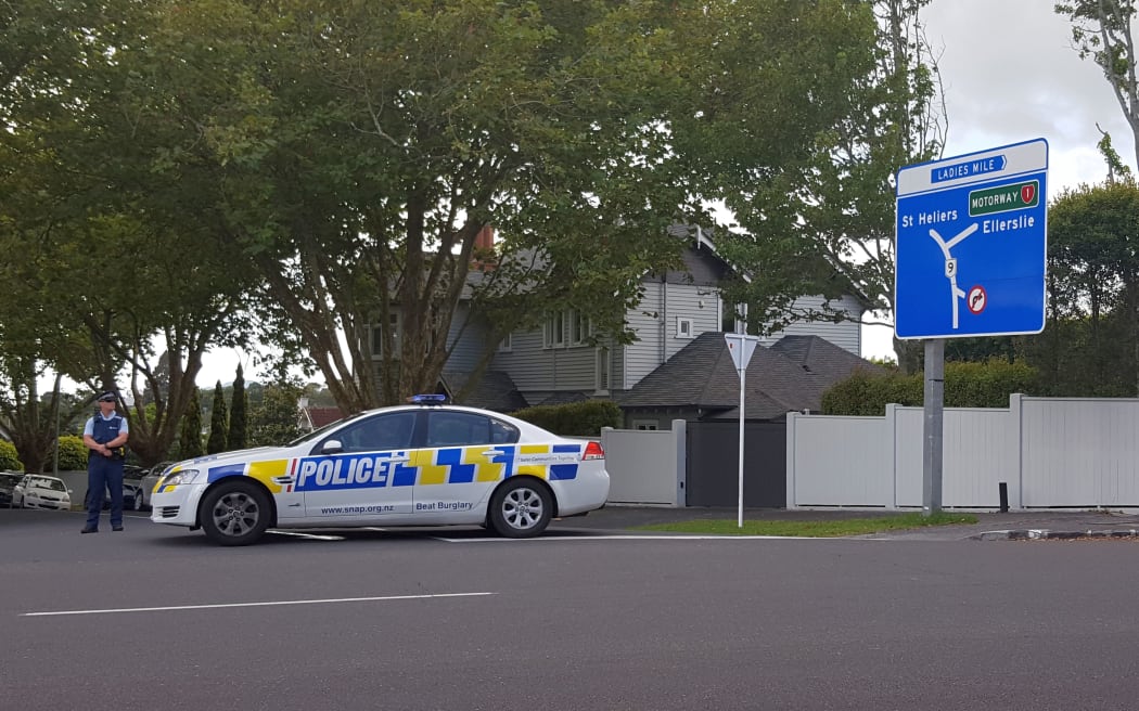 Remuera schools lift lockdown after AOS callout | RNZ News