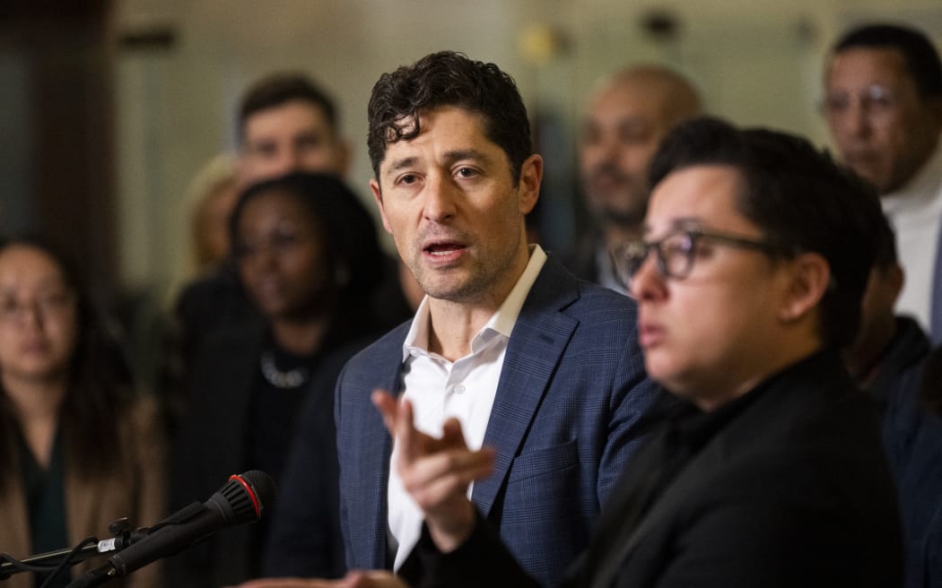 Tens of thousands protest in Minneapolis over fatal ICE shooting | RNZ News