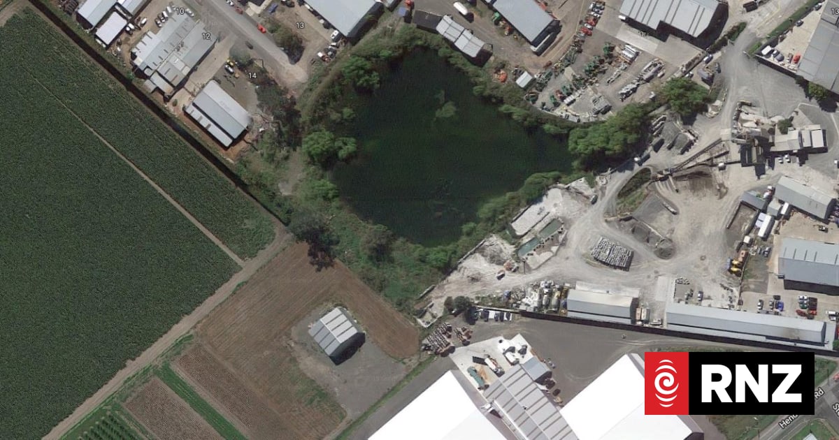 Man-made lake poses 'potential risk' to aquifers | RNZ