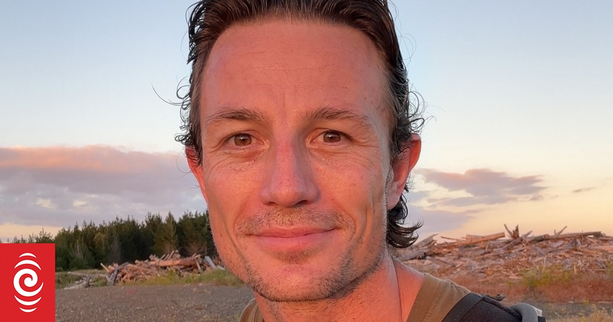 Jordan Pratt completes 10 of NZ's great walks in 10 days | RNZ