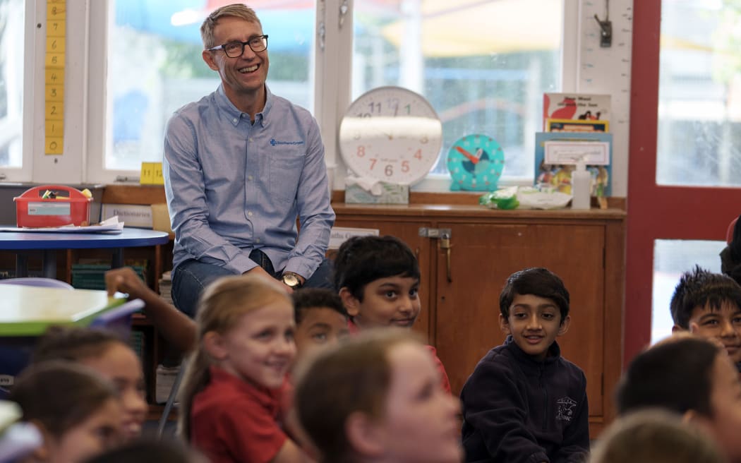 Sir Ashley Bloomfield backs mindfulness programme for children | RNZ