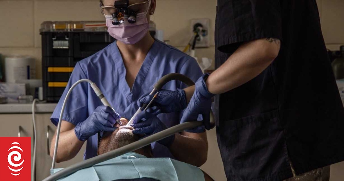 Lack of masks risks dentist clinics closures within weeks | RNZ News