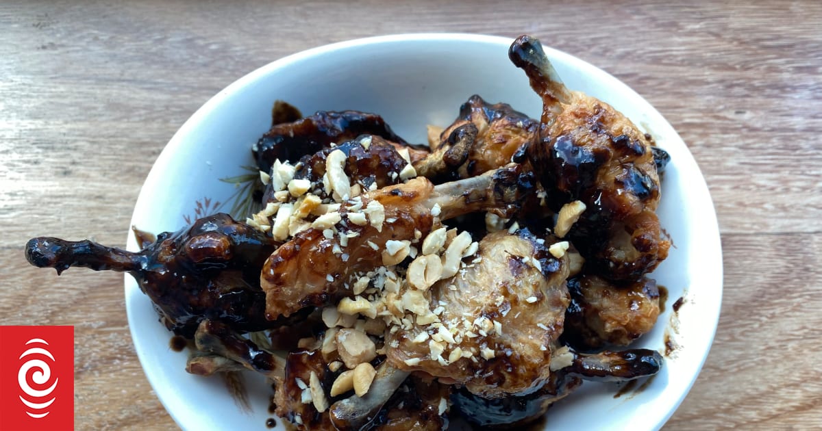 Crispy Chicken Nibbles with Tangy Sauce recipe | RNZ