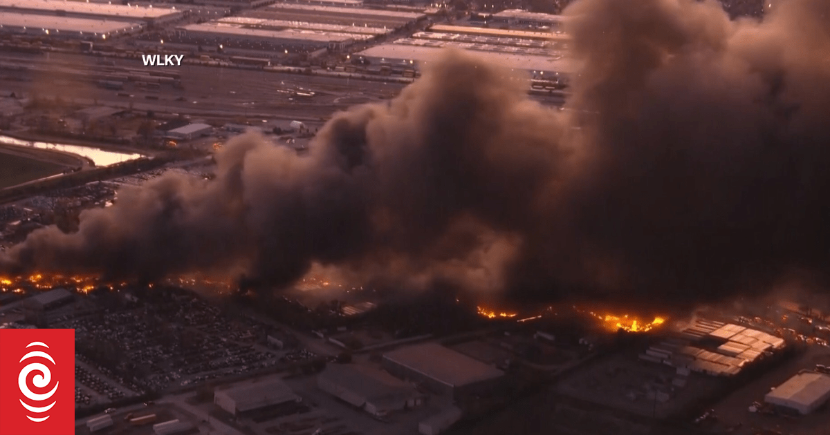 Engine fell off Kentucky cargo plane before deadly crash, officials say ...