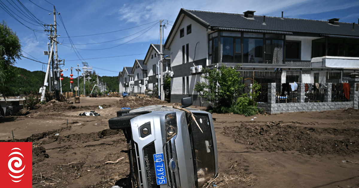 Beijing expands storm alert as fatal floods keep city on edge | RNZ News