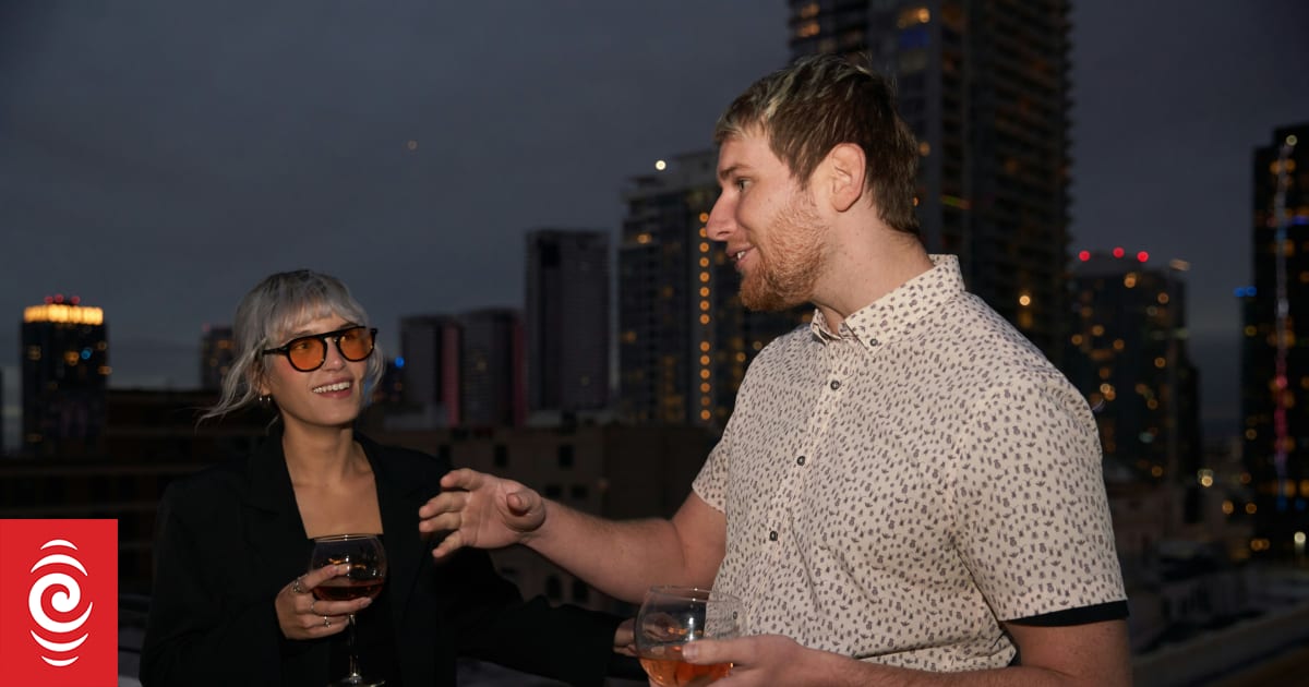 Ditching the dating apps? How to meet people in real life | RNZ