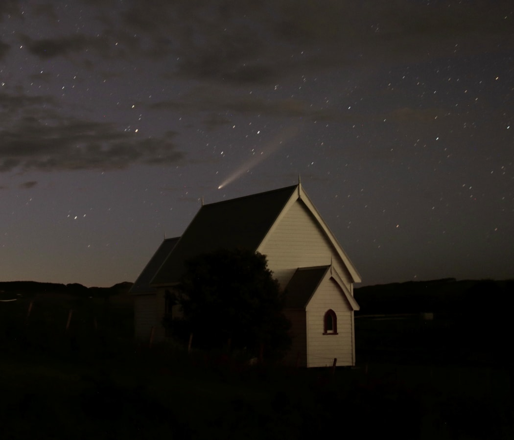 Spaced out: Your best New Zealand comet images | RNZ News