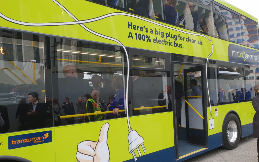 Wellingtonians breathe easier as electric bus fleet expands | RNZ News
