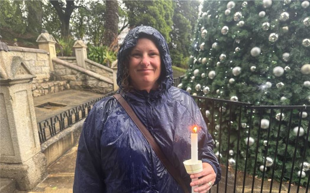 Thousands of people gather at vigil for slain police officer in central ...