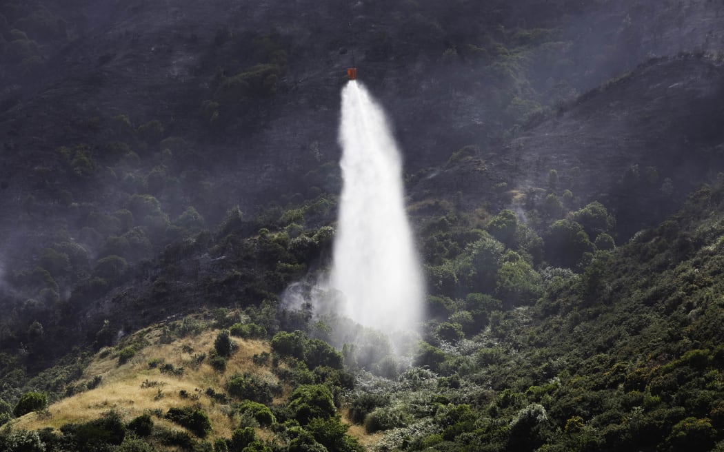 Warning as fire burns through 10 hectares at Titahi Bay | RNZ News