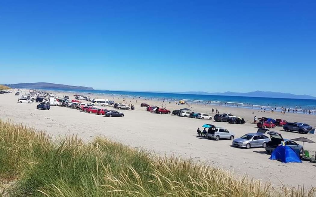 Large fire at Oreti Beach contained | RNZ News