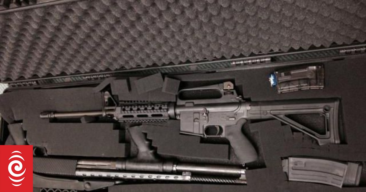 Assault weapons found hidden in ceiling | RNZ News