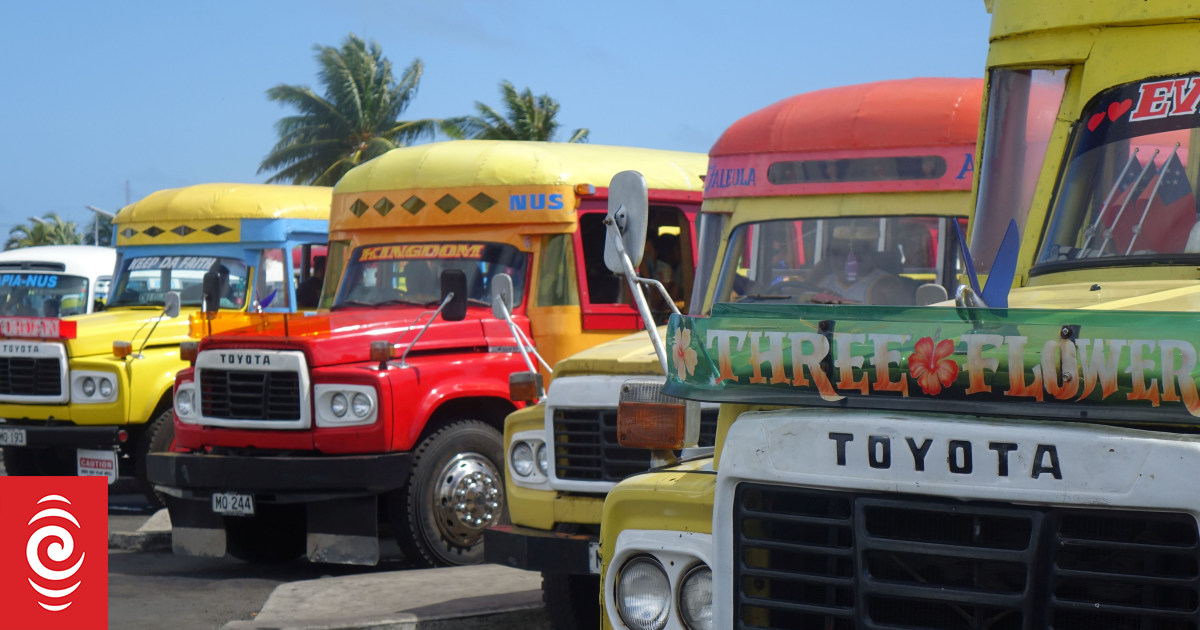 Samoa's iconic colourful buses look set to go | RNZ News