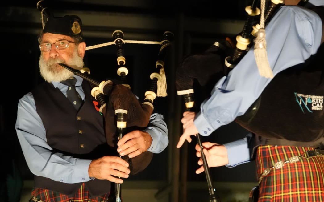 In pictures: Anzac Day marked at dawn services across NZ | RNZ News
