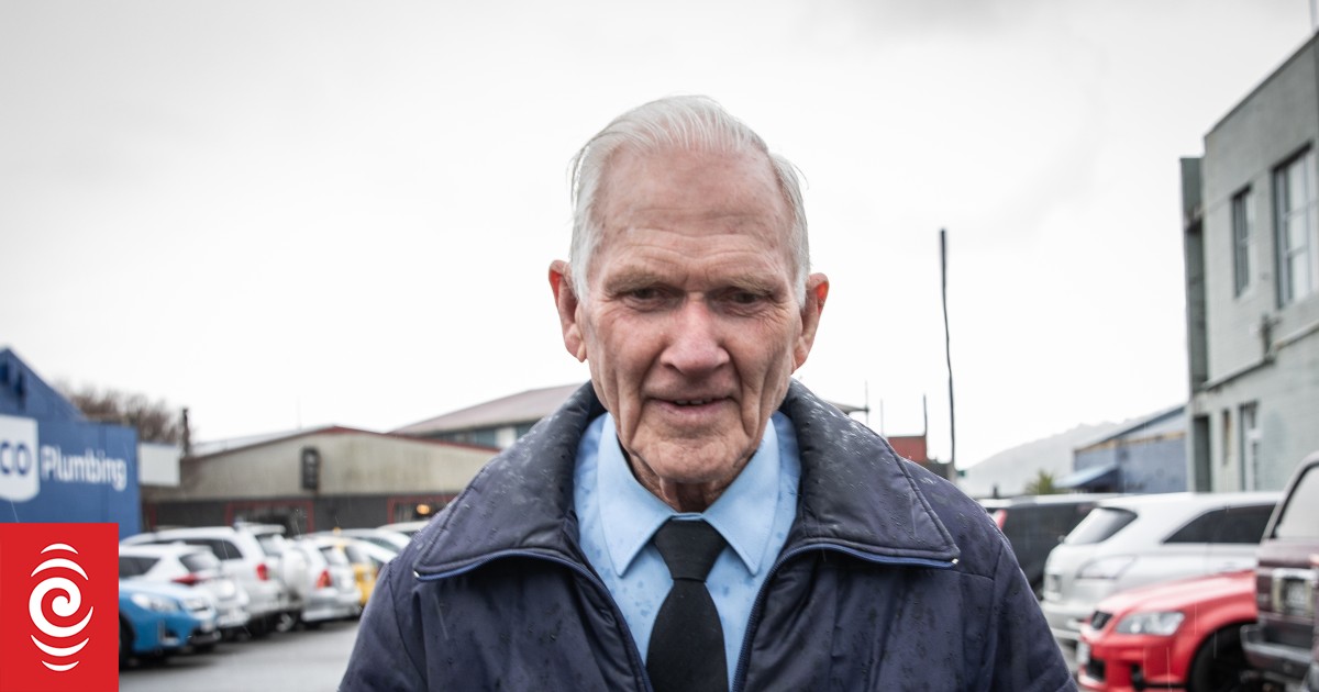 Gloriavale leader makes public apology for historic abuse | RNZ News