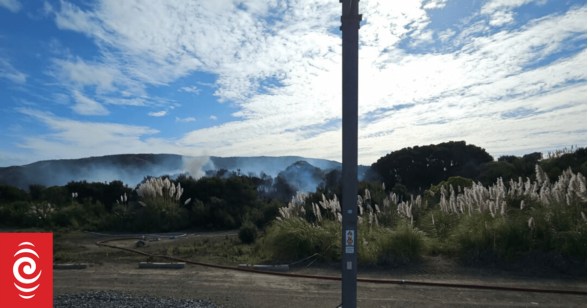 Fire in Paremata, Porirua causes Kāpiti train cancellations | RNZ News