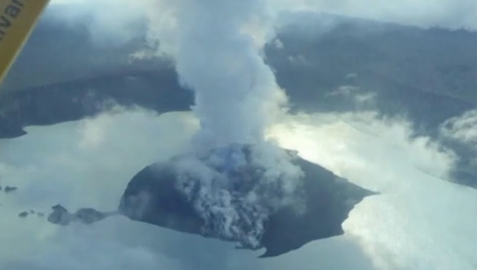Vanuatu's Ambae evacuated as volcano's ash spreads | RNZ