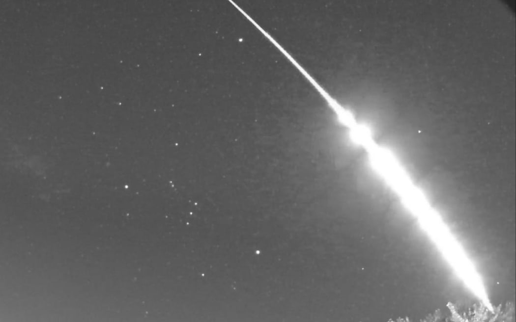 Watch the skies - Have your cameras captured a meteor? | RNZ News