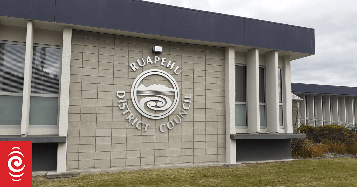 Challengers emerge in race for Ruapehu mayoralty | RNZ News