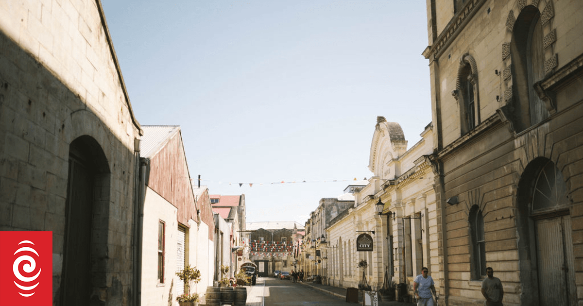 Hollywood takes over Oamaru as Florence Pugh Netflix series films in ...