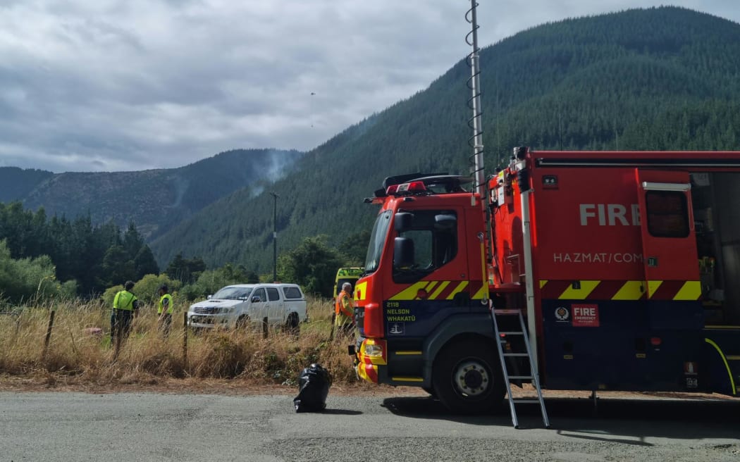 Fire crews continue to battle Lee Valley scrub fire | RNZ News
