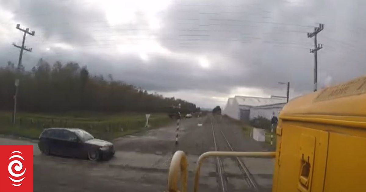 Video: Car is driven onto railway tracks, gets hit by train | RNZ News