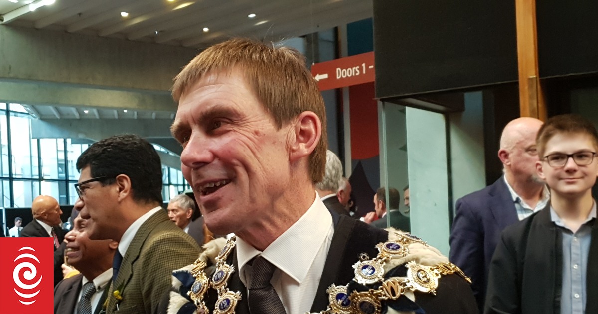 Wellington mayor Andy Foster sworn in ahead of possible recount | RNZ