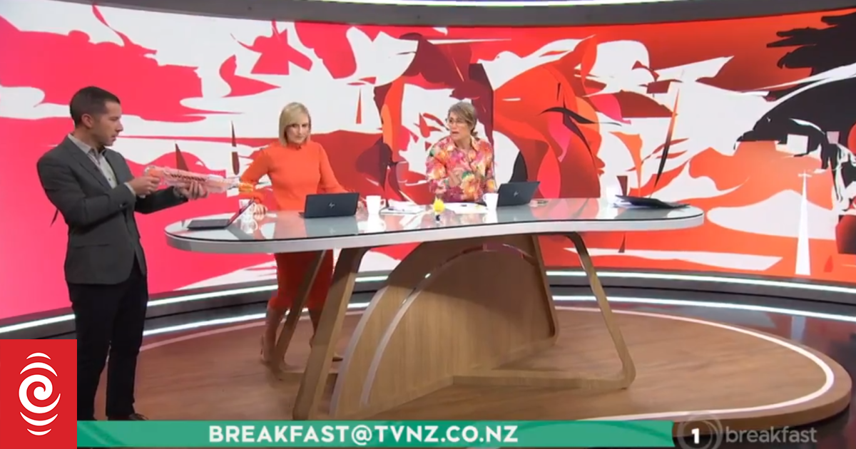Midweek Mediawatch - Breakfast gets cooked | RNZ