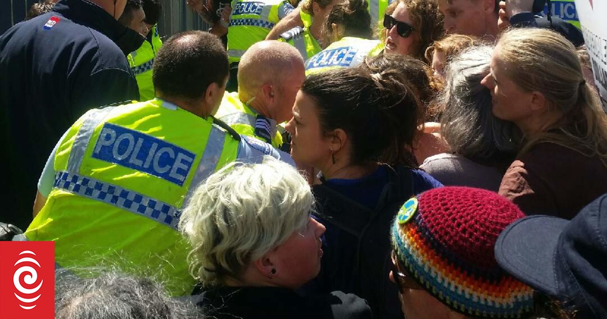 Nine arrests during 'weapons expo' protest | RNZ News