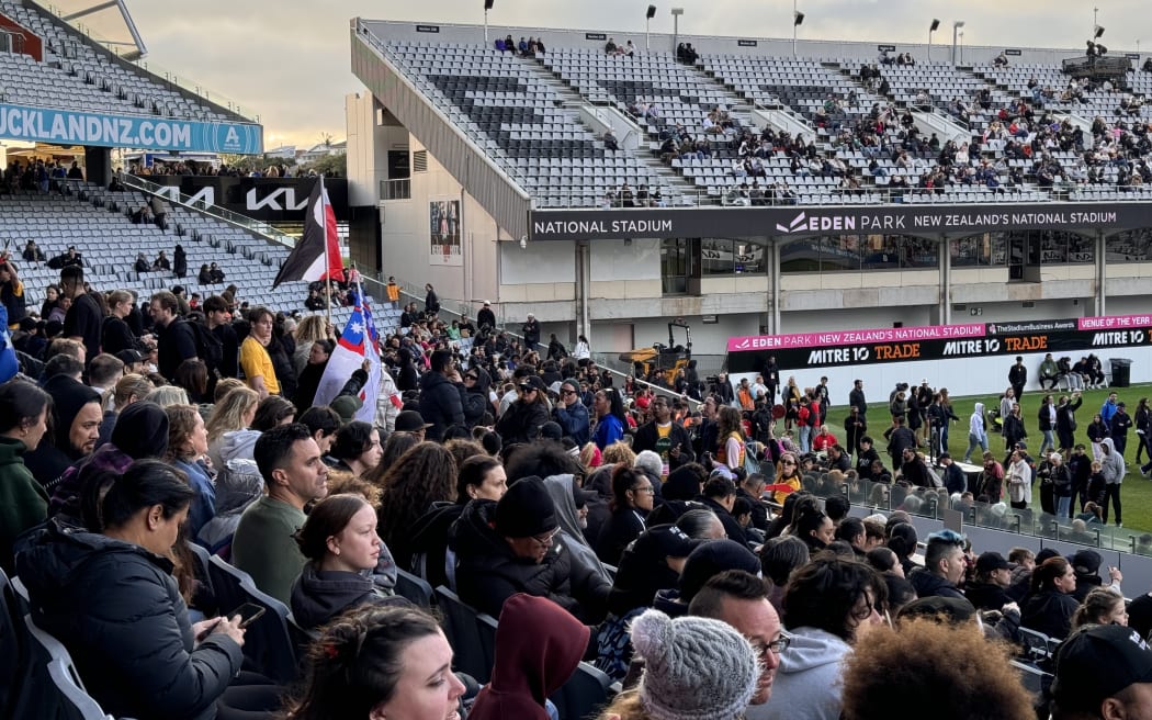 In pictures: Thousands smash world's largest haka record | RNZ News