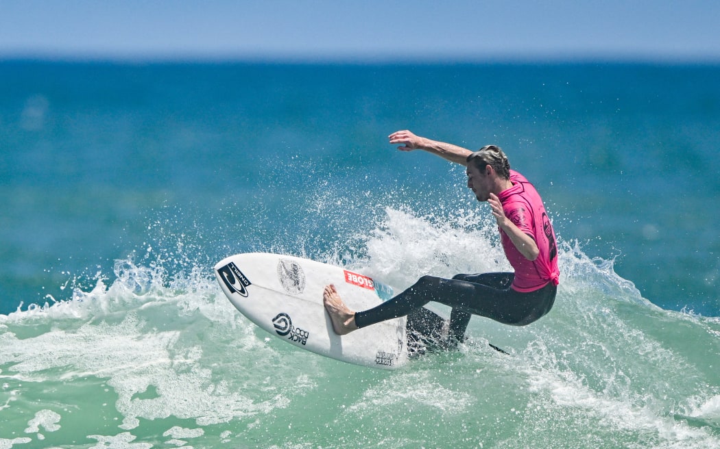 Farr and Mateja clinch national surfing titles | RNZ News