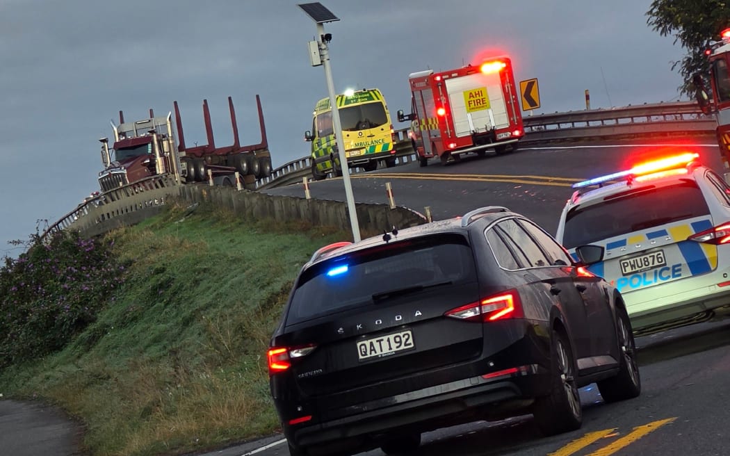 Person critical after three-vehicle crash closes State Highway 1 south ...
