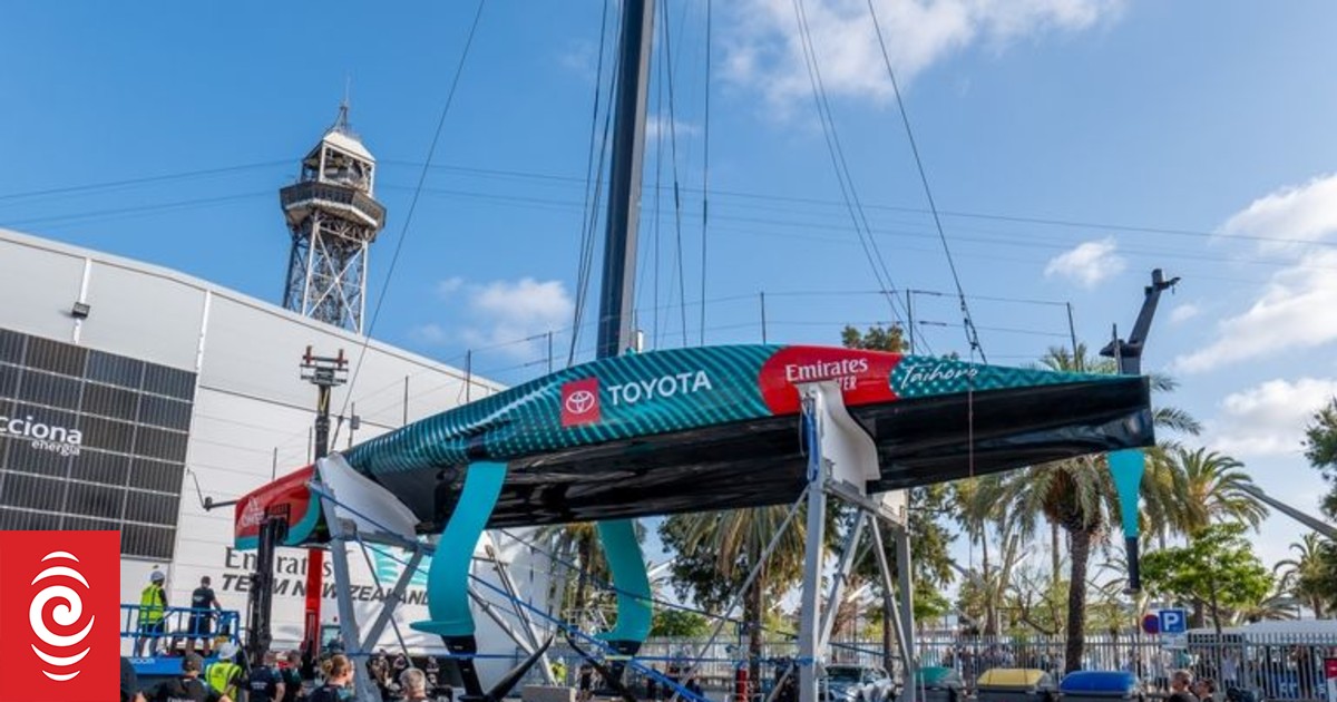 Team NZ pulls out of racing after dropping boat | RNZ News