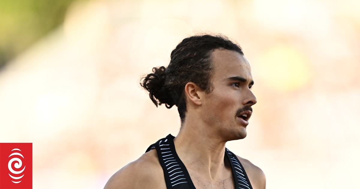 Rising NZ running star Sam Tanner blitzes mile in Boston | RNZ News
