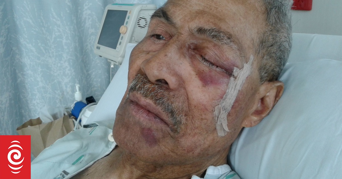 Bone-deep gash left untreated for hours | RNZ News