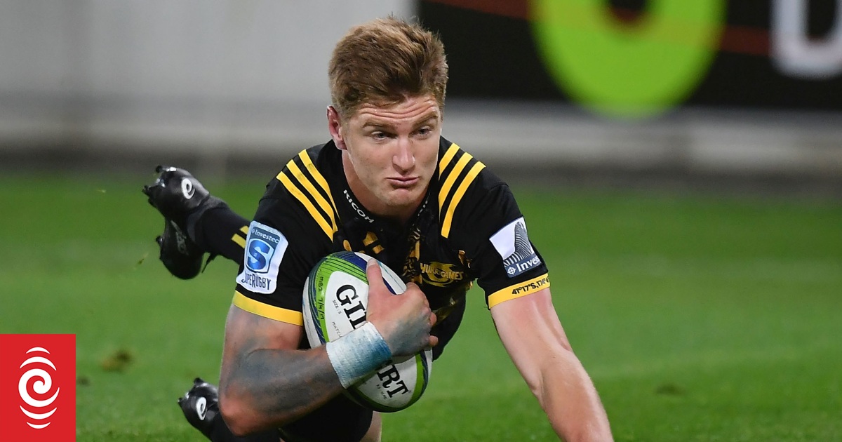 Canes lose Barrett to headaches but beat Bulls | RNZ News