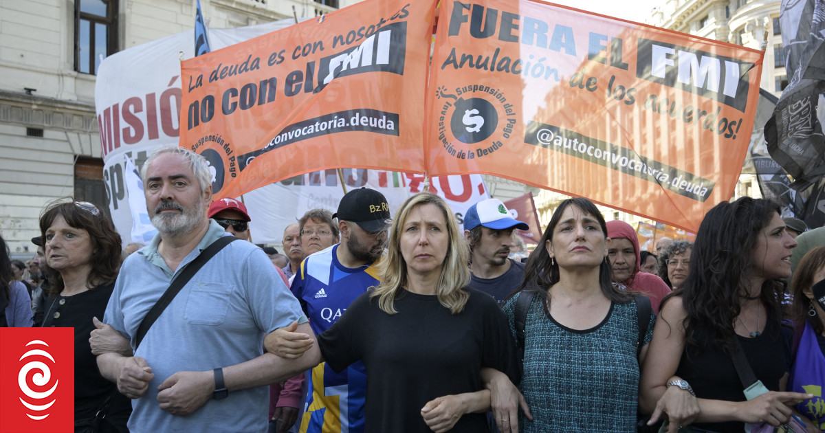 First protests in Argentina against austerity plan | RNZ News