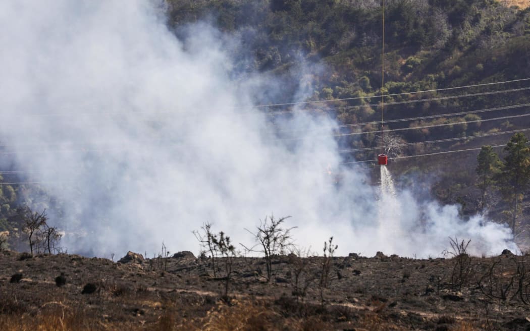 In pictures: Port Hills fire burns for third day | RNZ News