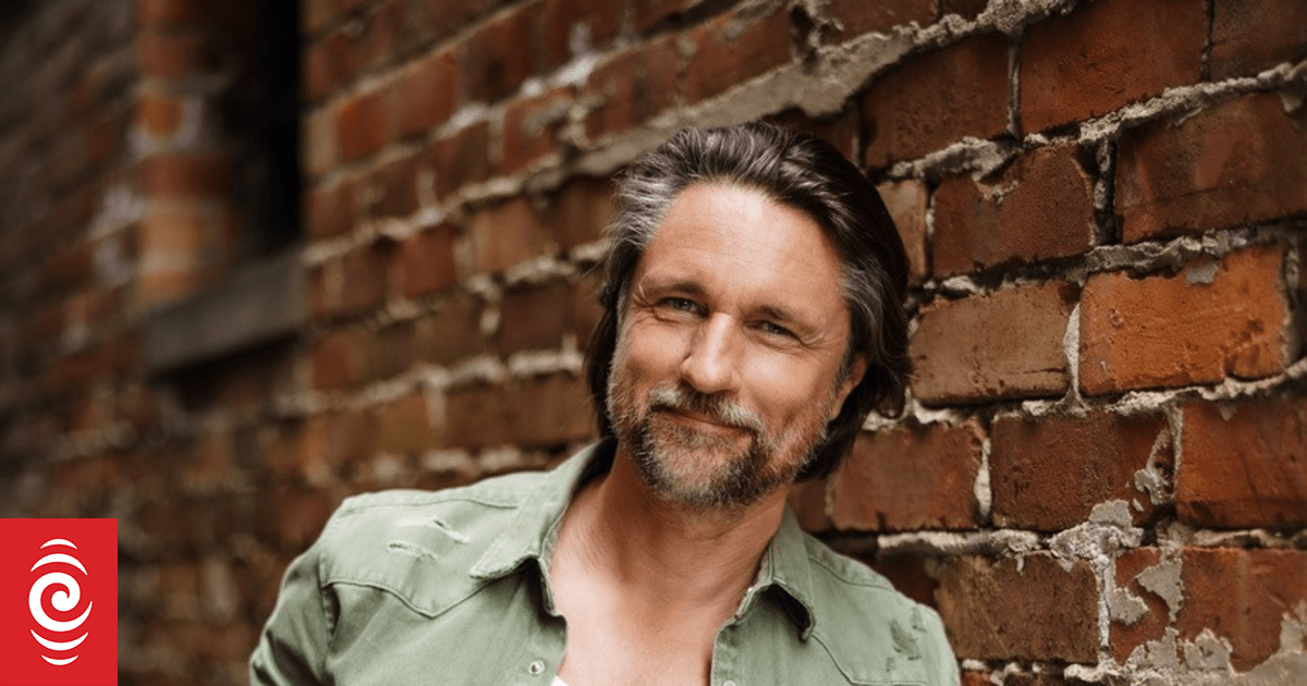 Kiwi actor Martin Henderson back for a summer in Aotearoa | RNZ News