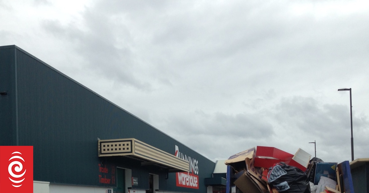 Man takes Bunnings to task over plastic waste | RNZ News
