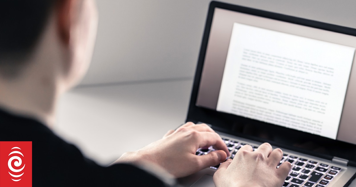 Online curses the latest trend | RNZ